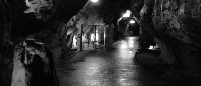 Enoshima Iwaya Caves (江の島岩屋) | Mystical Caves and Coastal Views – A ...